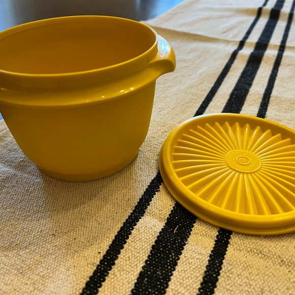 Tupperware | Kitchen | Vintage Tupperware Yellow Servalier Bowl 886 And ...